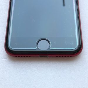 100均のDAISOで買った衝撃吸収&ブルーライト軽減フィルムをiPhone SE 第2世代に付けてみました | けんちゃんさんのブログ
